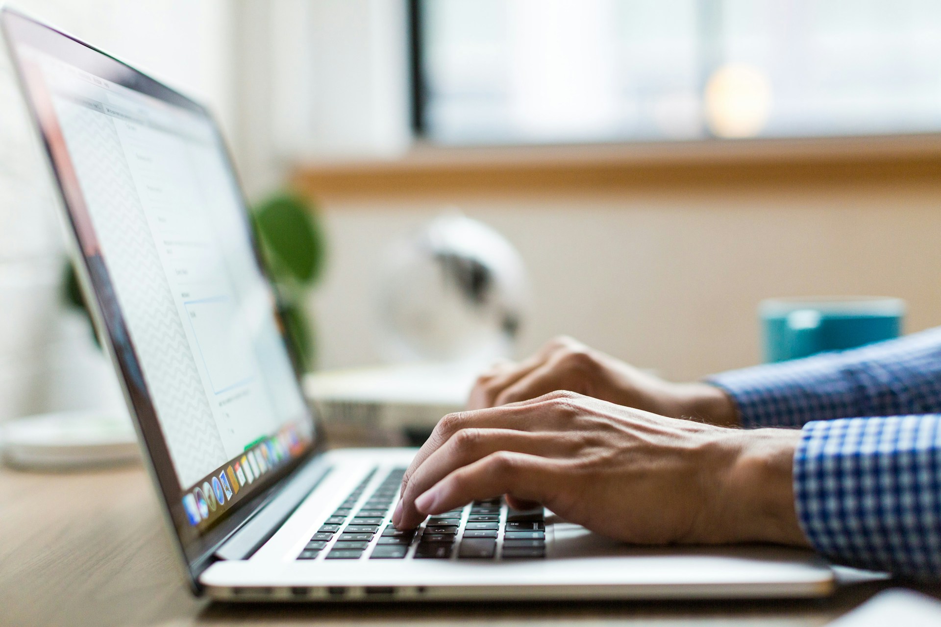 10 jobs that are disappearing fast across Canada (and 5 that are booming)